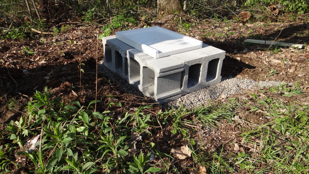 Leveling a Honey Bee Hive – Mink Hollow Farm